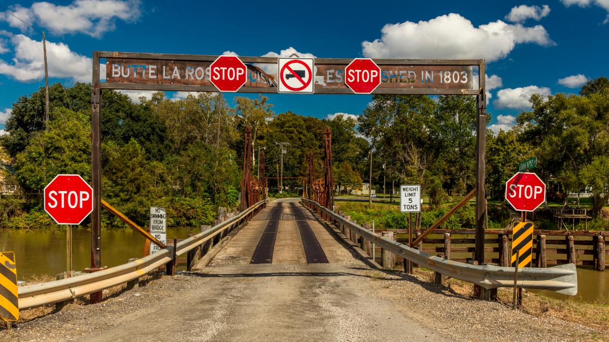 25 Secluded Towns That Drift Through the Southern Louisiana Wetlands ...