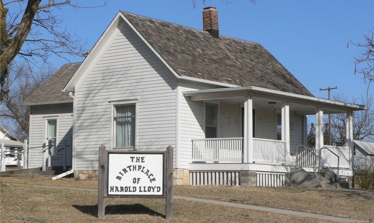 Explore 25 Secluded Towns Hidden in the Prairie Grasses and River ...