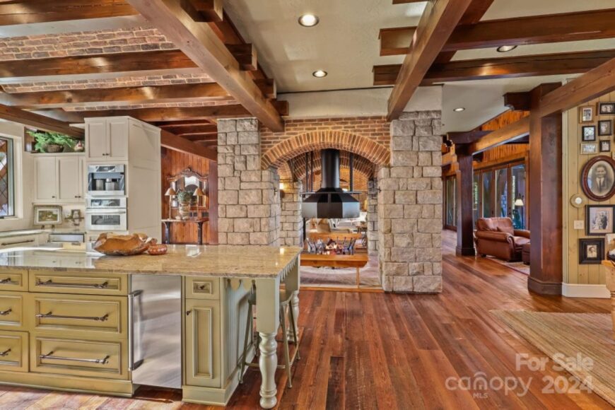6,015 Sq. Ft. Mansion in Banner Elk, NC ($6,600,000)