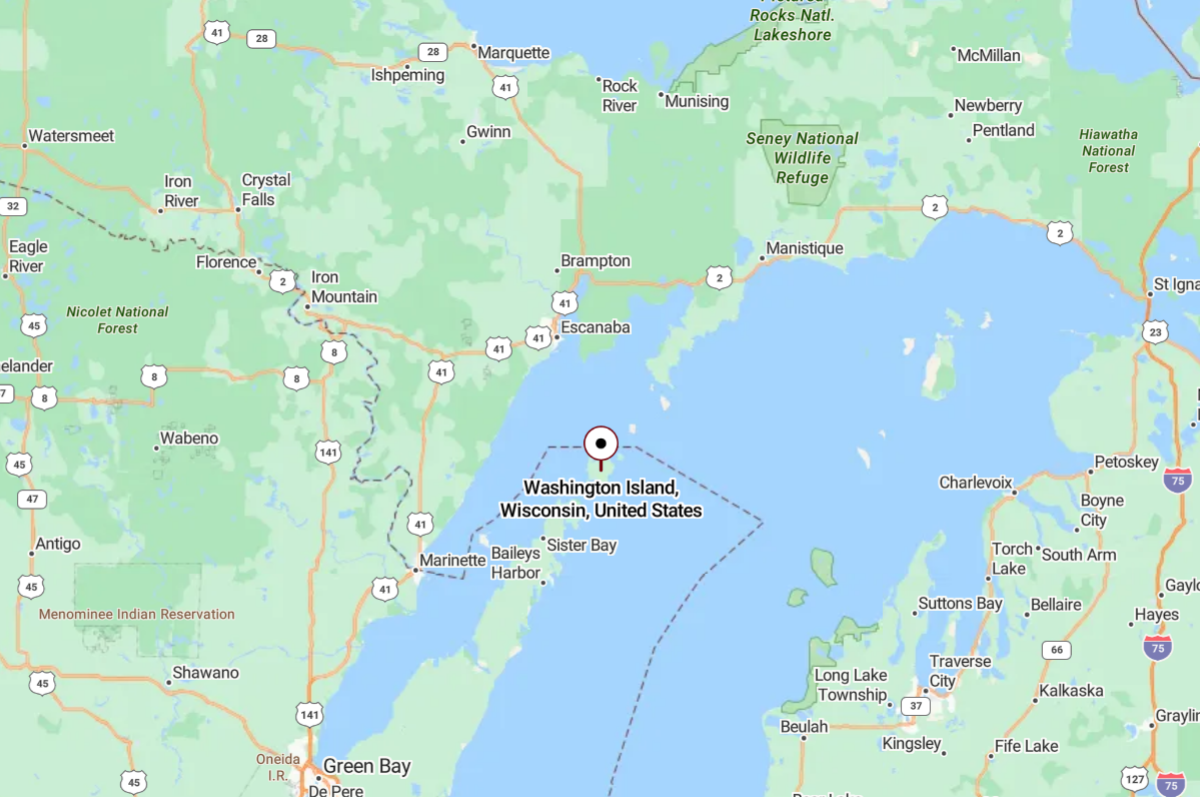 Explore 25 Secluded Coastal Towns Lining the Lake Michigan Edge of ...