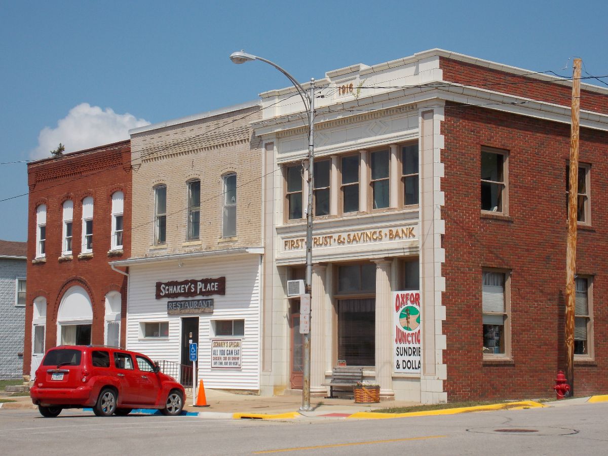 25 Secluded Towns Set Between the Rivers and Ridges of Eastern Iowa ...