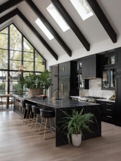 40 High-End Black Kitchens Poised to Define Luxury Living in 2026 ...